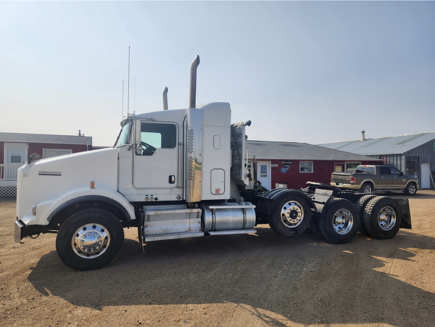 2013 KENWORTH T800 8X4 SLEEPER TRACTOR - On The Spot Truck Repair