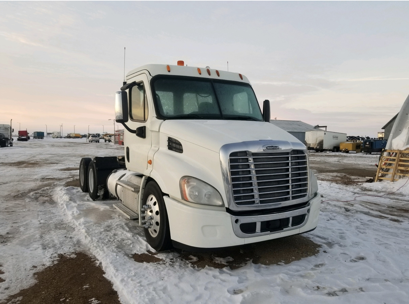 2015 FREIGHTLINER CASCADIA 113 DAY CAB TRACTOR