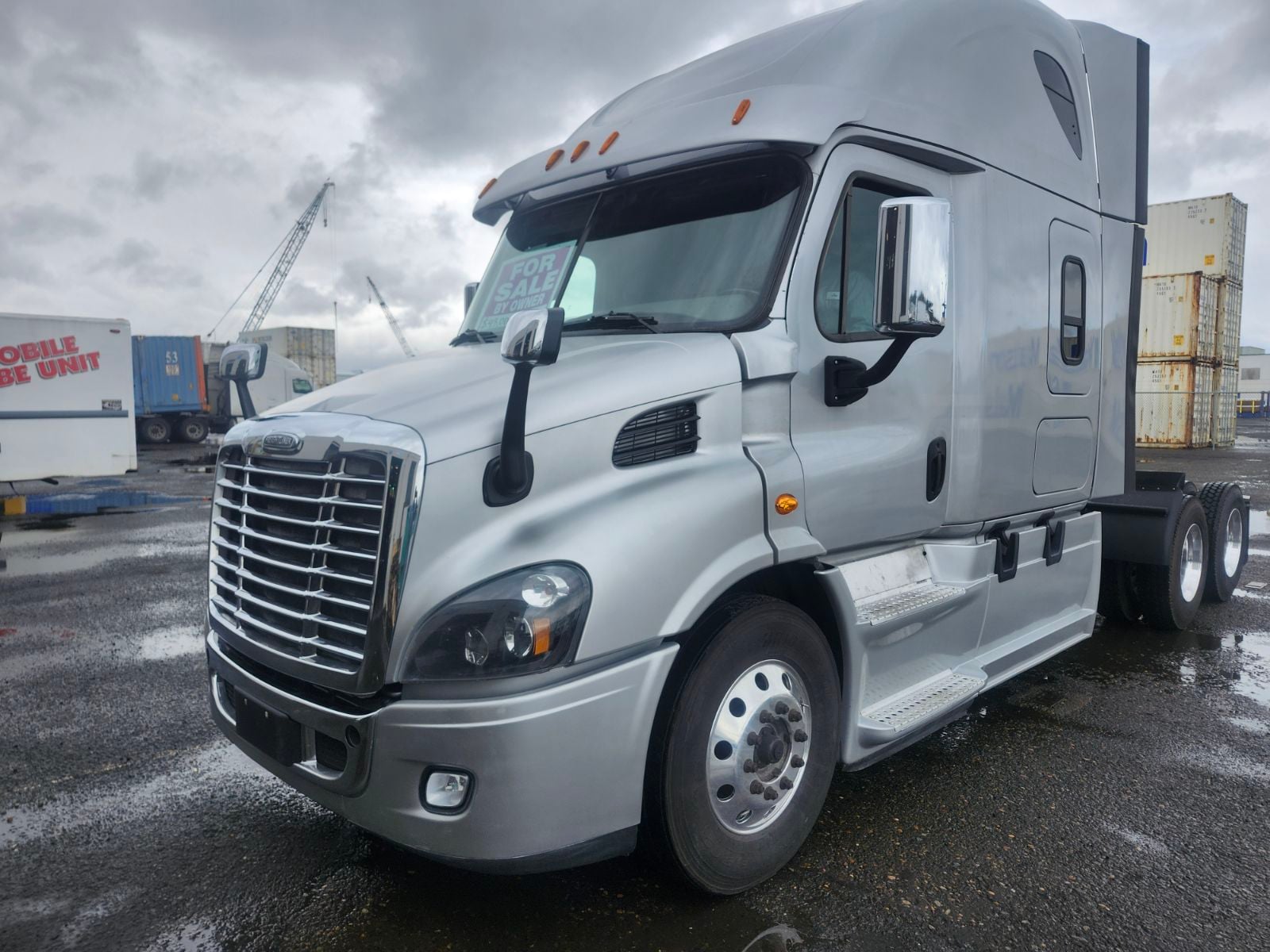 2018 FREIGHTLINER CASCADIA SLEEPER TRUCK AUTOMATIC